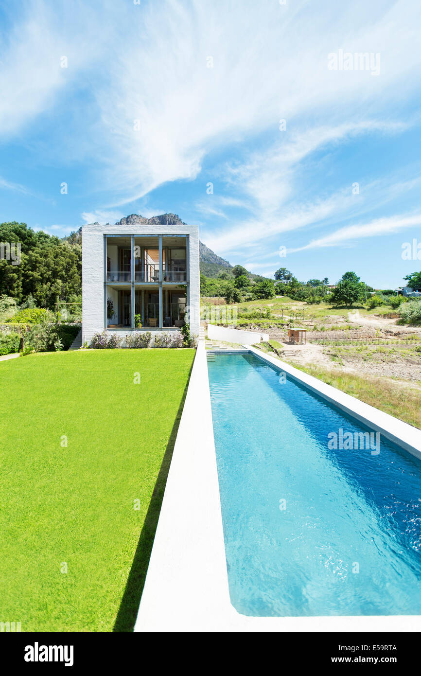 Sky blue swimming pool hi-res stock photography and images - Alamy