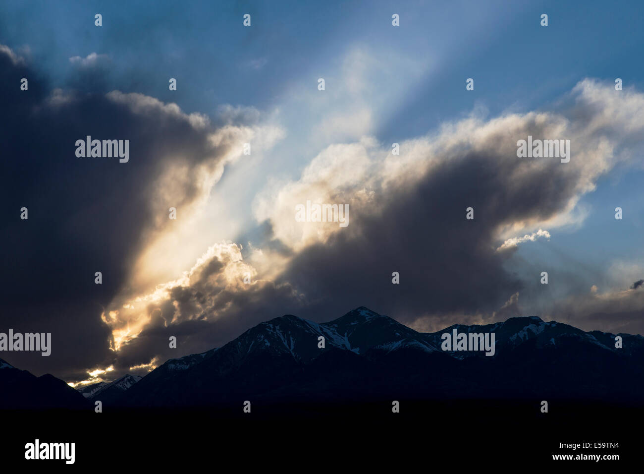 Black clouds over mountains hi-res stock photography and images - Alamy