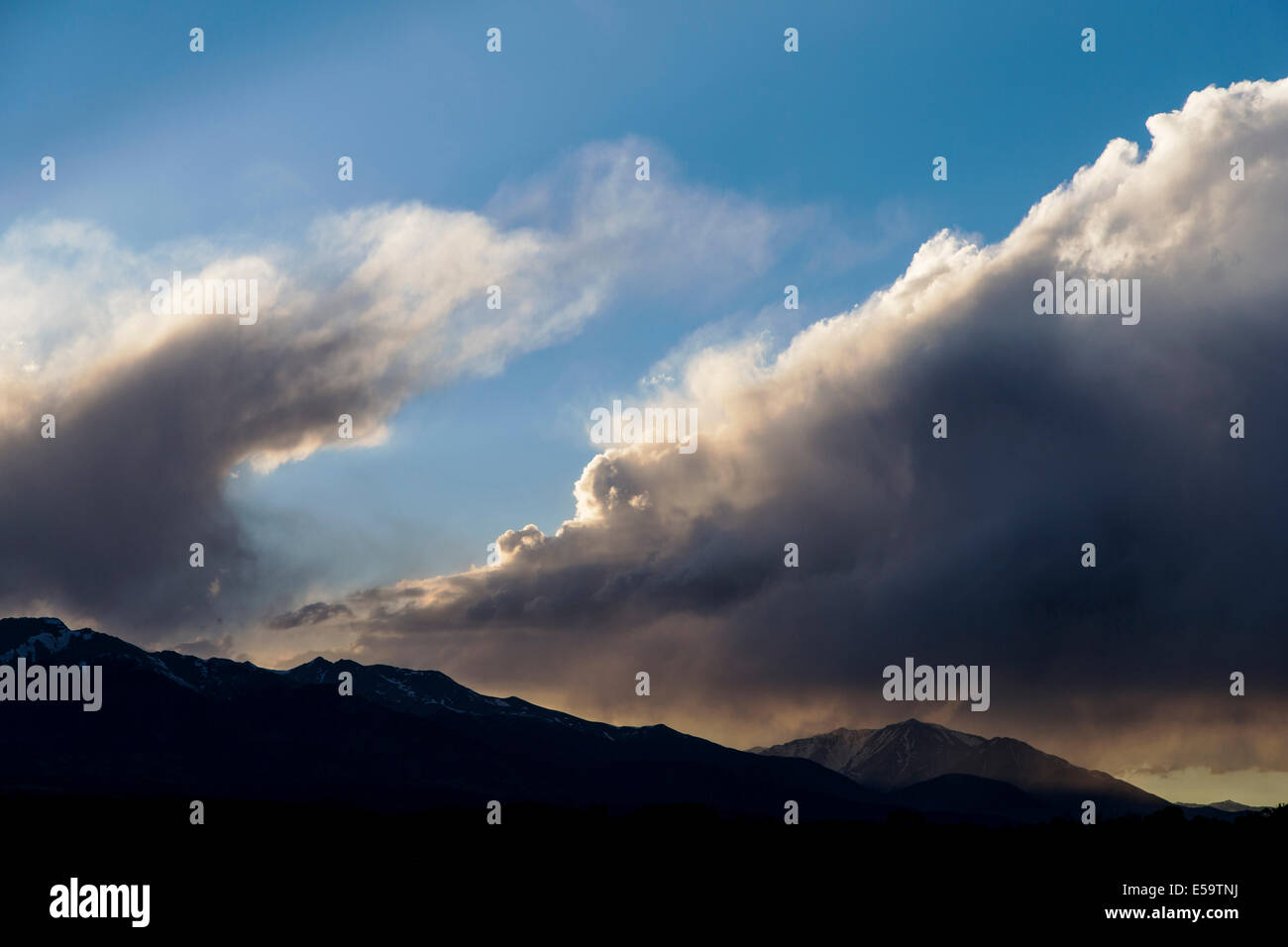Black clouds over mountains hi-res stock photography and images - Alamy