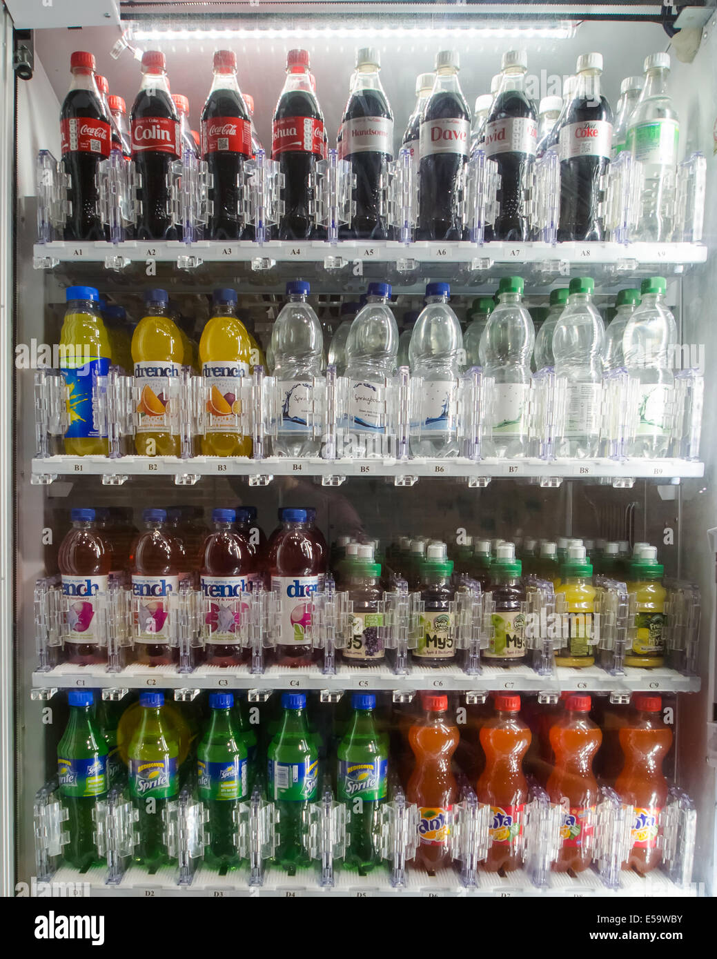 Coke vending machine hi-res stock photography and images - Alamy