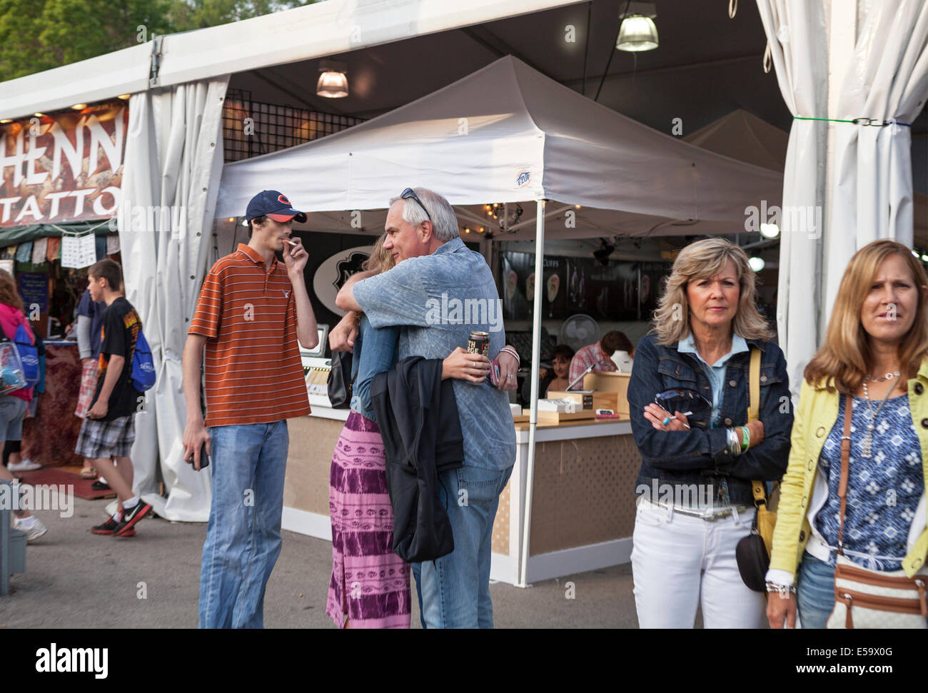 People hug hi-res stock photography and images - Alamy