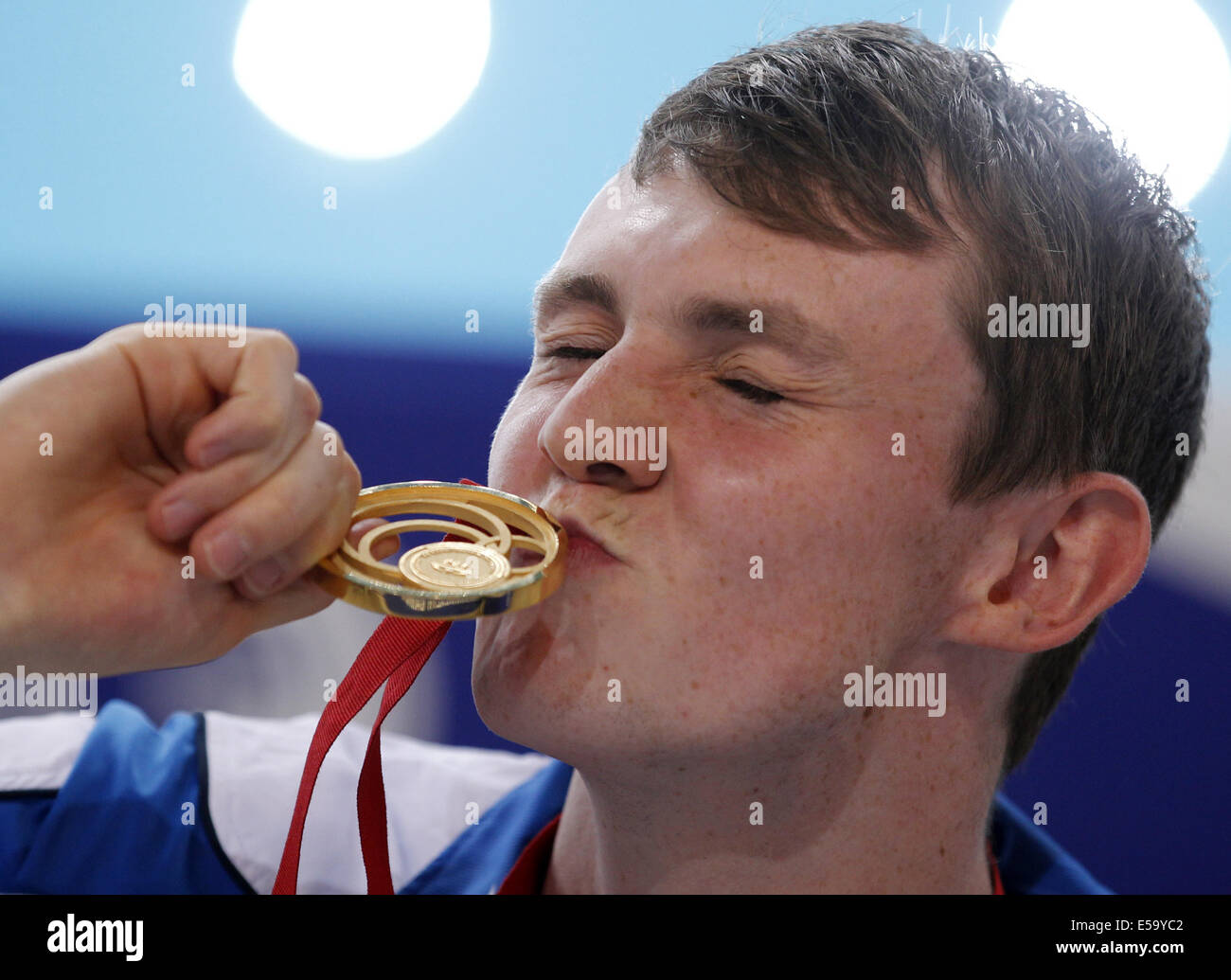 Glasgow. 24th July, 2014. Ross Murdoch of Scotland kisses his gold ...