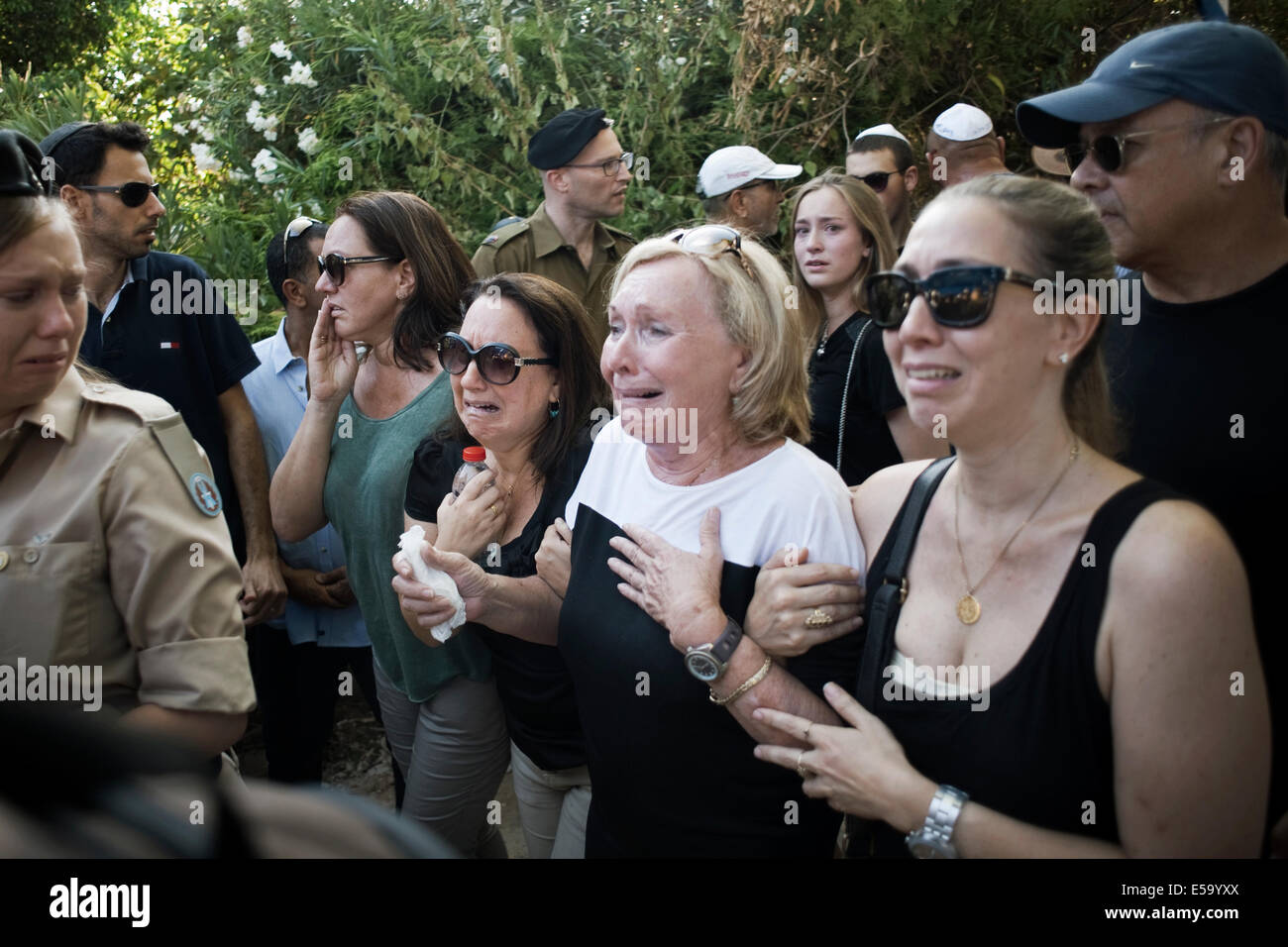 Kfar Azar, Israel, 24th July, 2014. Relatives of Staff Sergeant Daniel ...