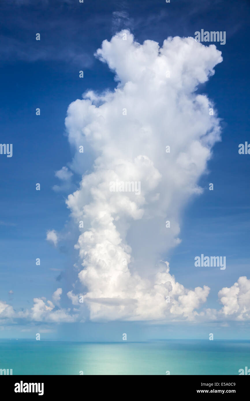 Blue sky with rain background hi-res stock photography and images - Alamy