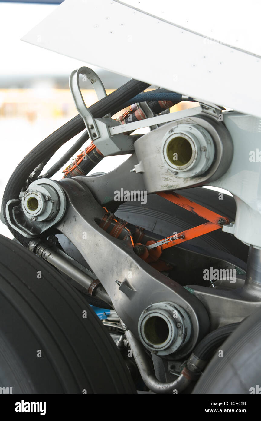 Landing gear undercarriage hi-res stock photography and images - Alamy