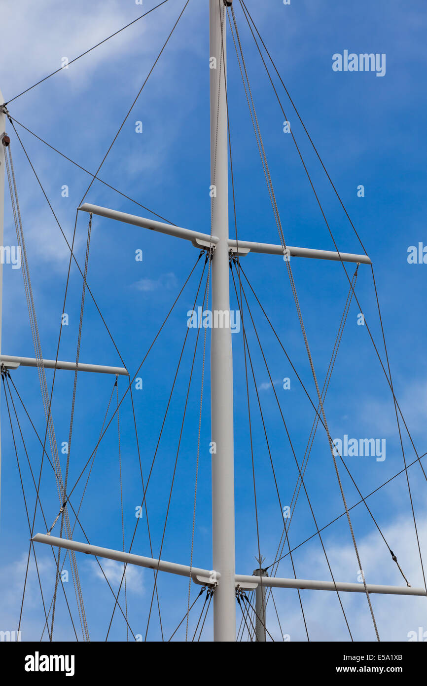 Ship masts without sails vertical hi-res stock photography and images ...