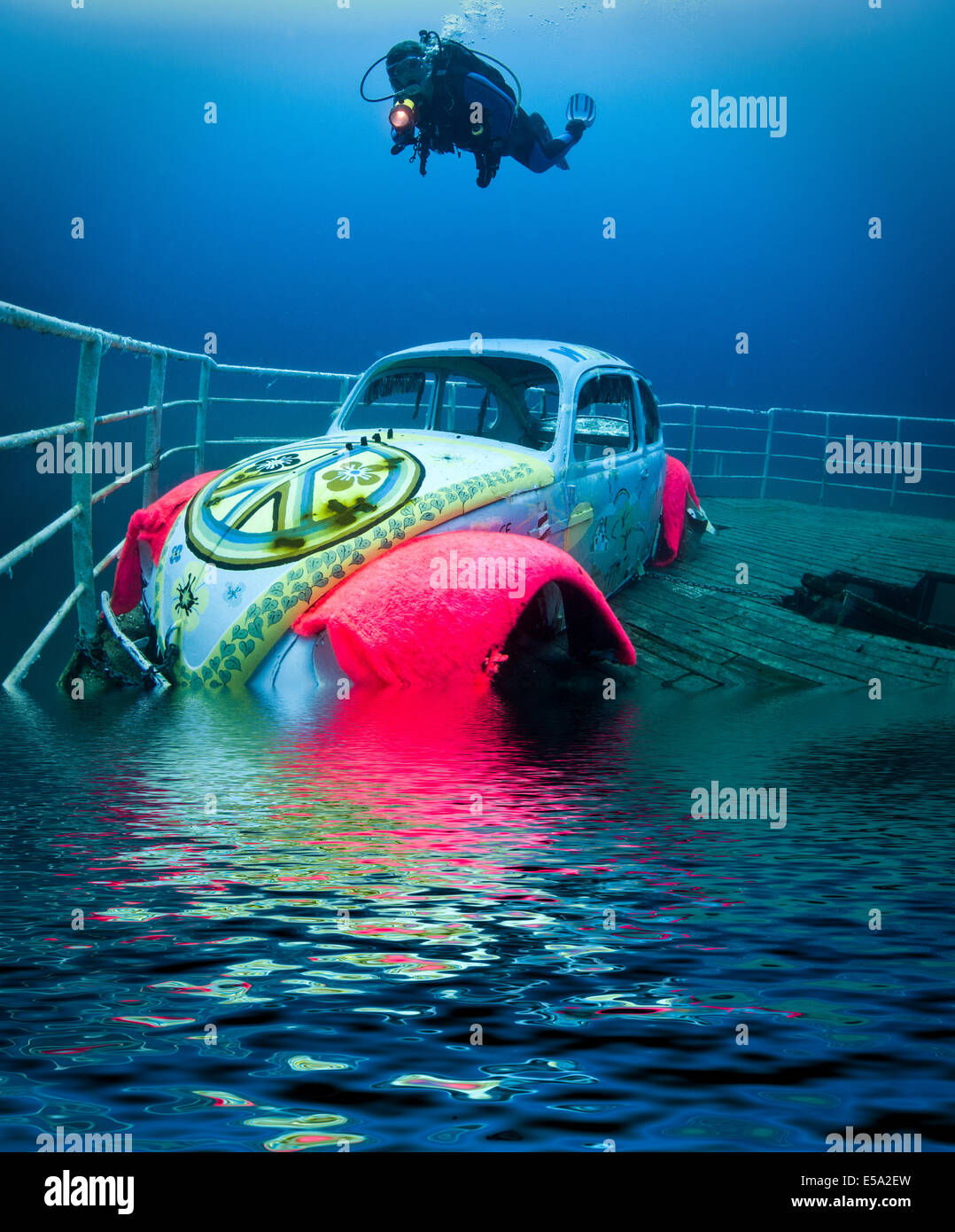 Diver Below The Surface High Resolution Stock Photography and Images ...
