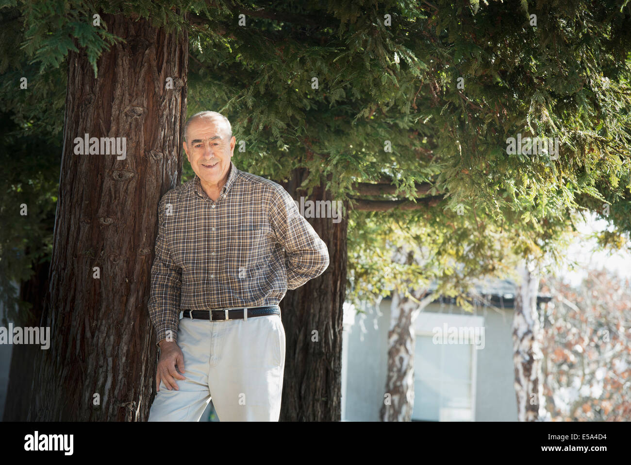 Latin hispanic man standing outdoors hi-res stock photography and ...