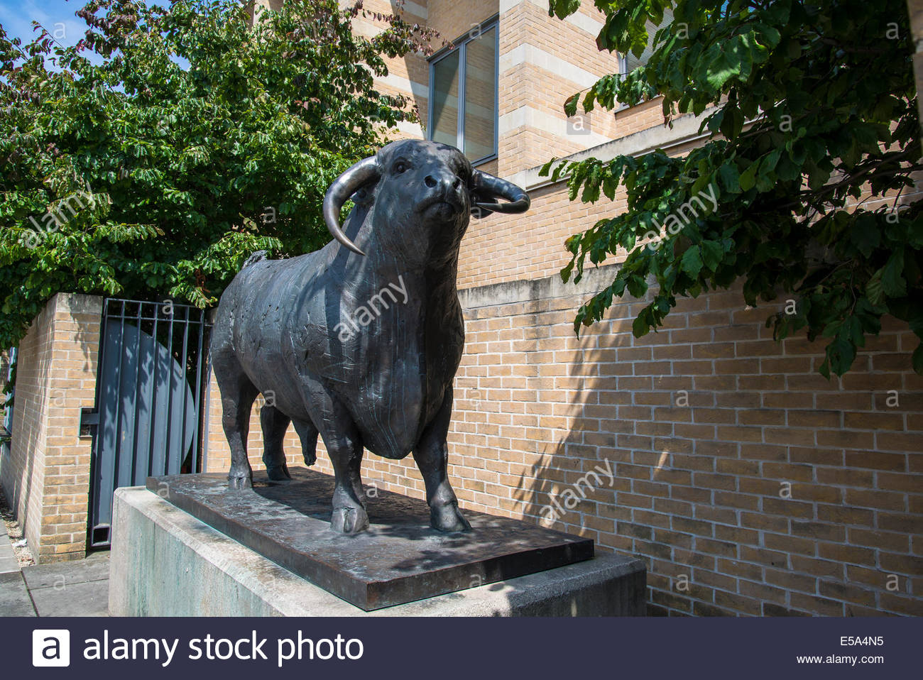 Bull Statue Stock Photos & Bull Statue Stock Images - Alamy