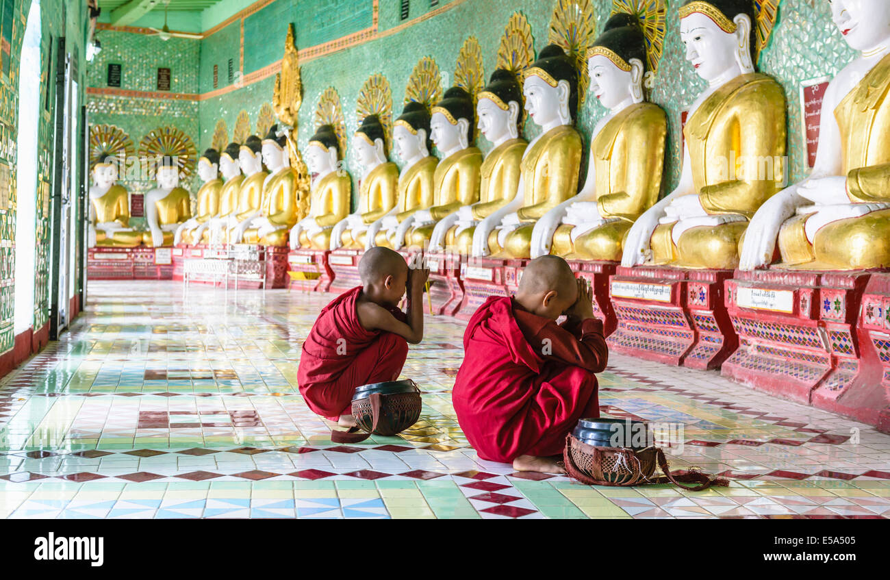 Myanmar monks hi-res stock photography and images - Alamy
