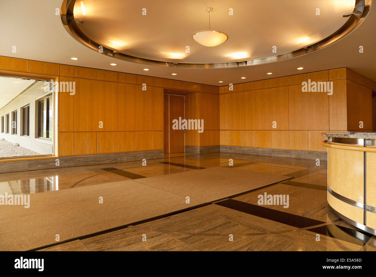 Empty lobby area in office building Stock Photo - Alamy