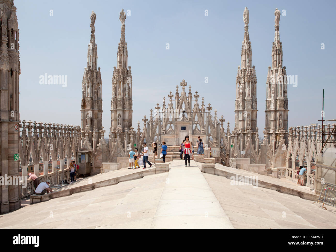 Tourists on the roof terraces of the Doumo in Milan, Italy Stock Photo ...