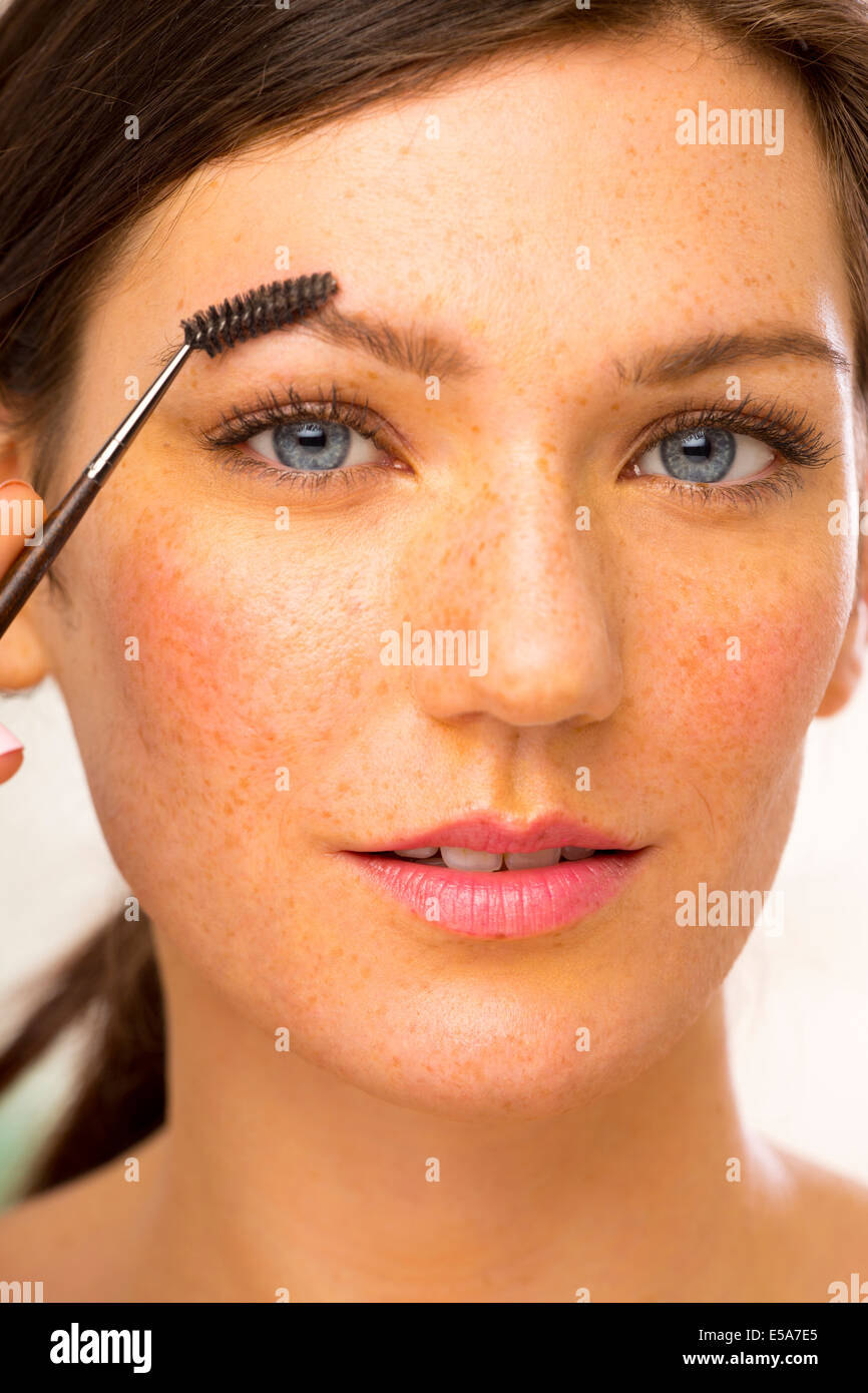 Caucasian woman applying makeup Stock Photo - Alamy