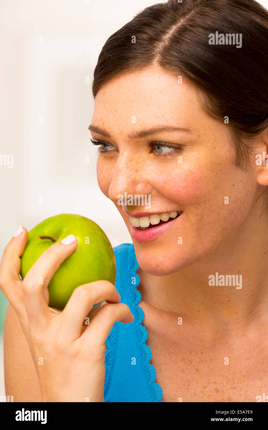 One young woman apple head hi-res stock photography and images - Alamy