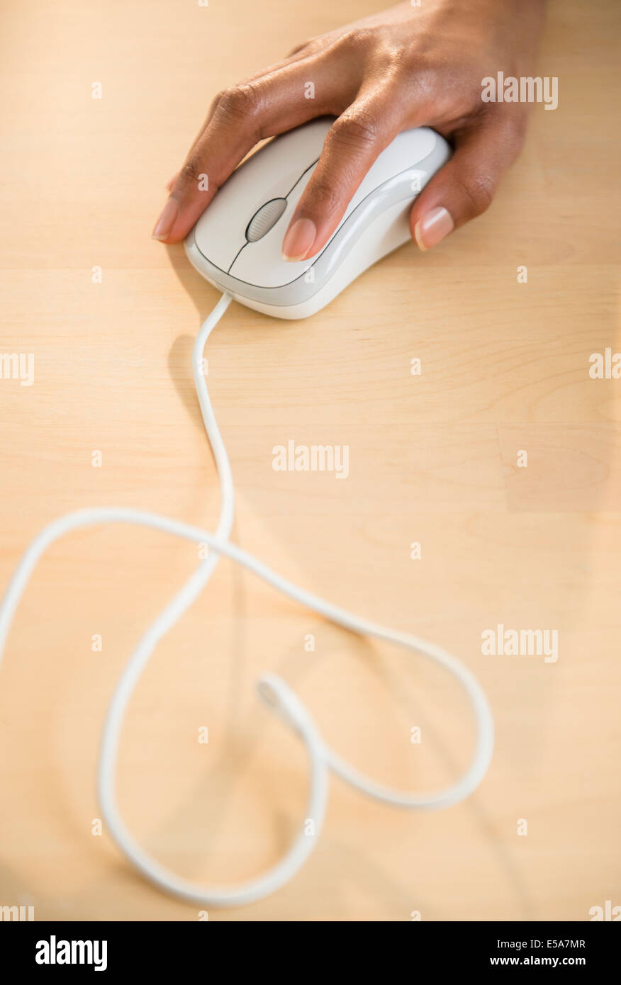 Woman using mouse hi-res stock photography and images - Alamy