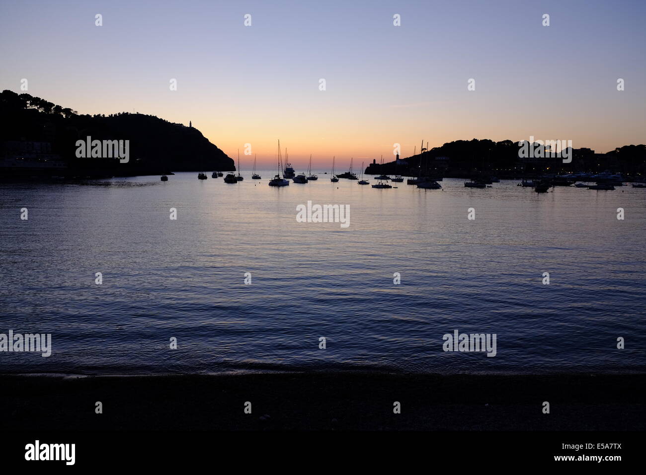 Sea port at sunset hi-res stock photography and images - Alamy