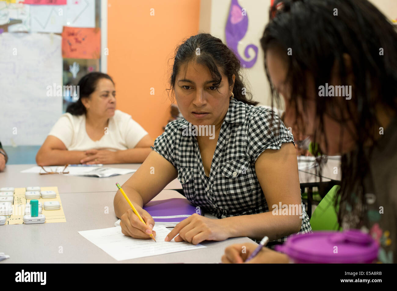 Adult students hi-res stock photography and images - Alamy