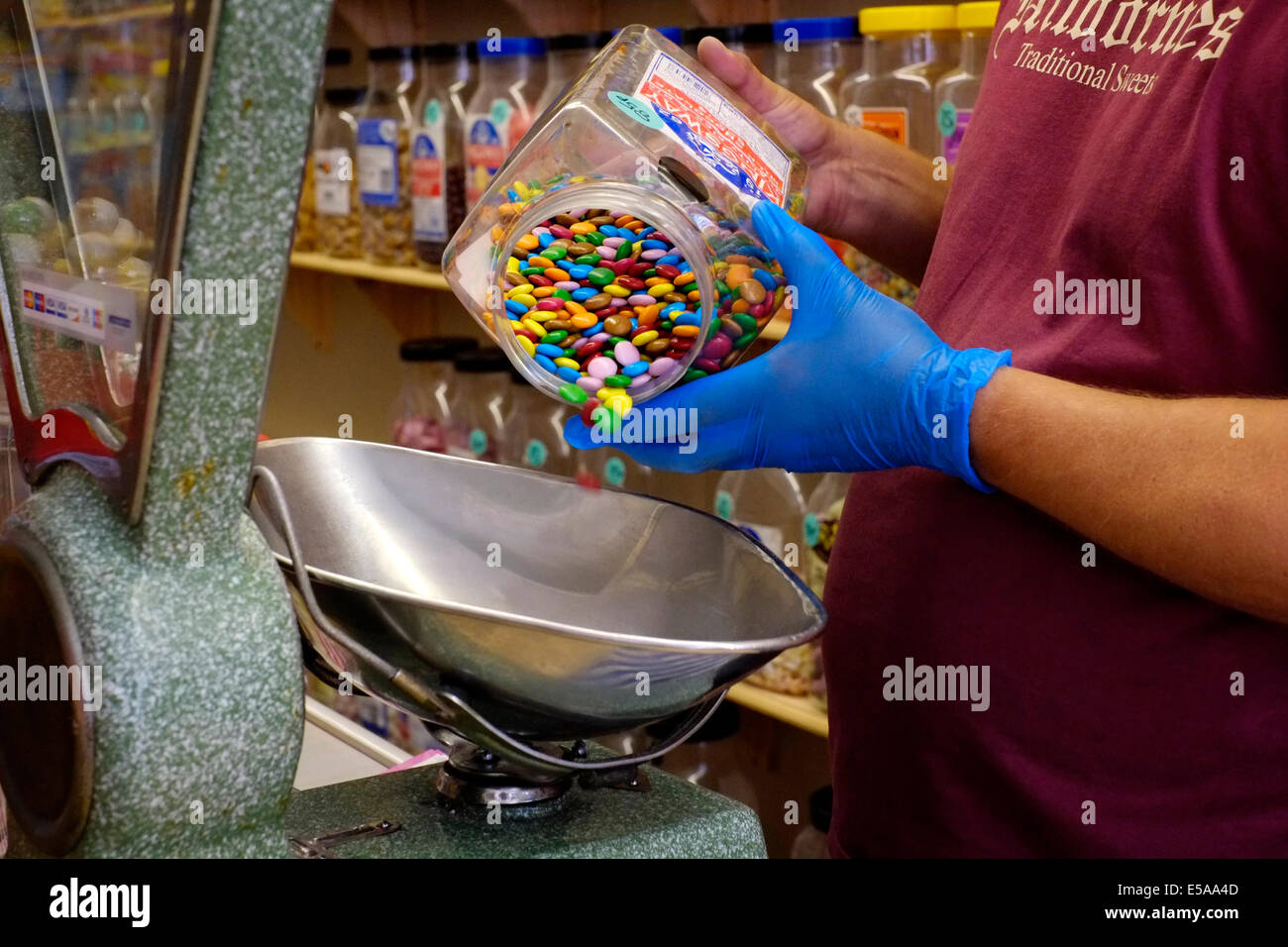 shopkeeper serving sweets at a traditional english sweet shop Stock ...