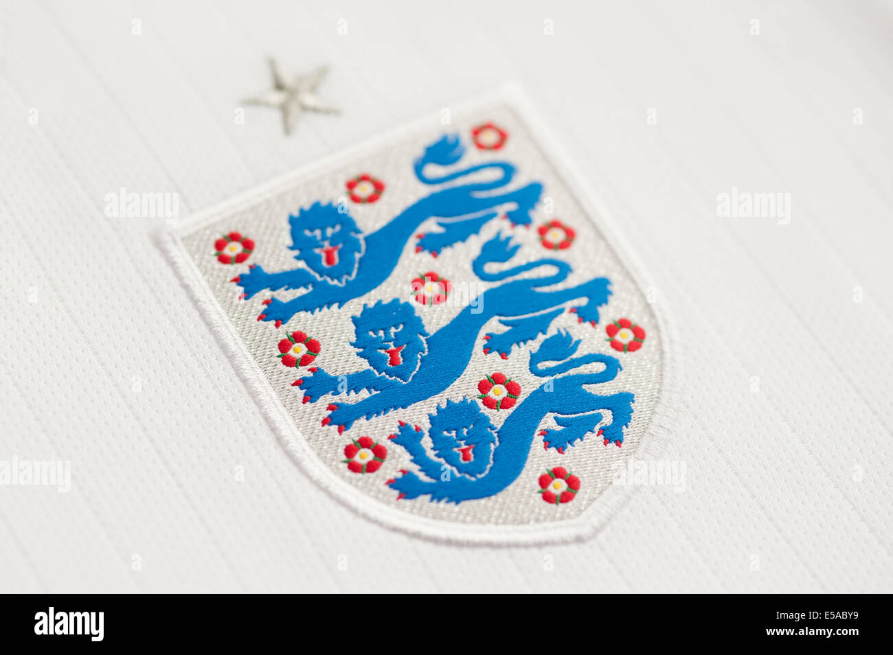 England football badge hi-res stock photography and images - Alamy