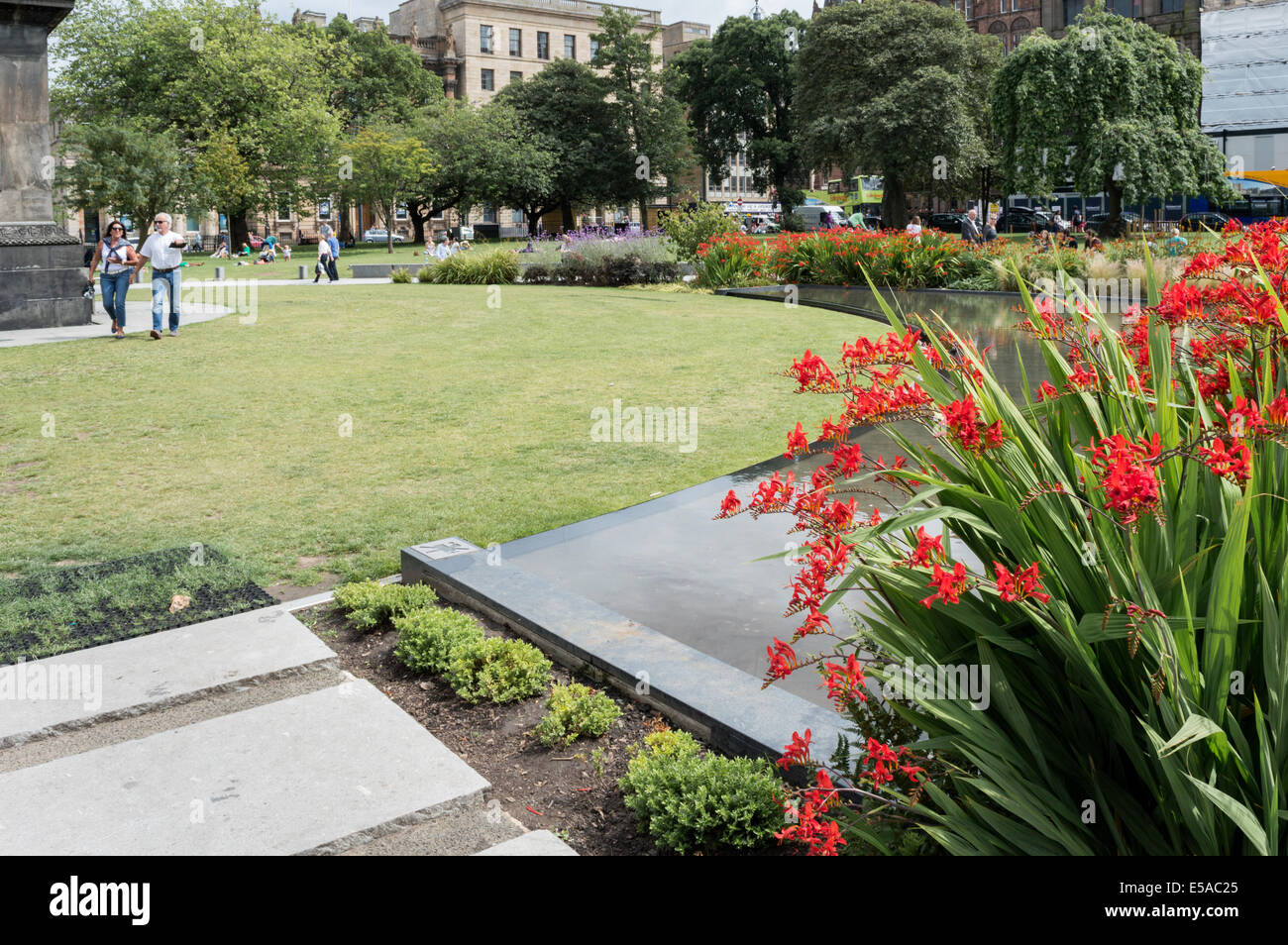Flowers and water feature in St Andrew Square, Edinburgh, Scotland ...