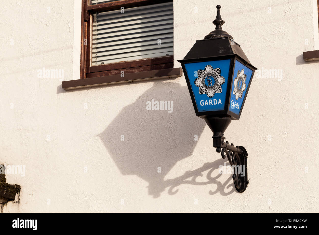 Gardai logo hi-res stock photography and images - Alamy