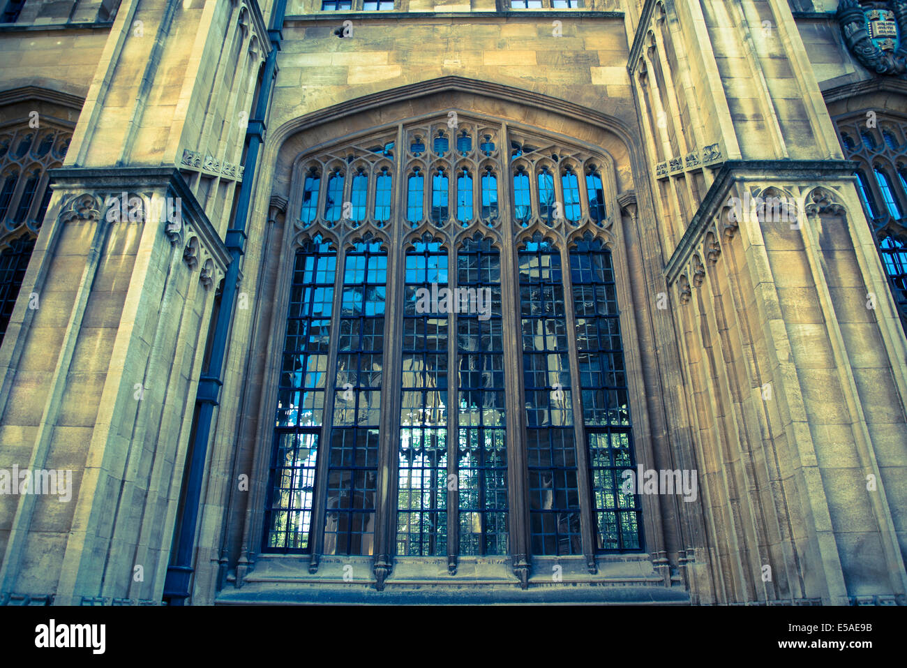 English gothic window hi-res stock photography and images - Alamy