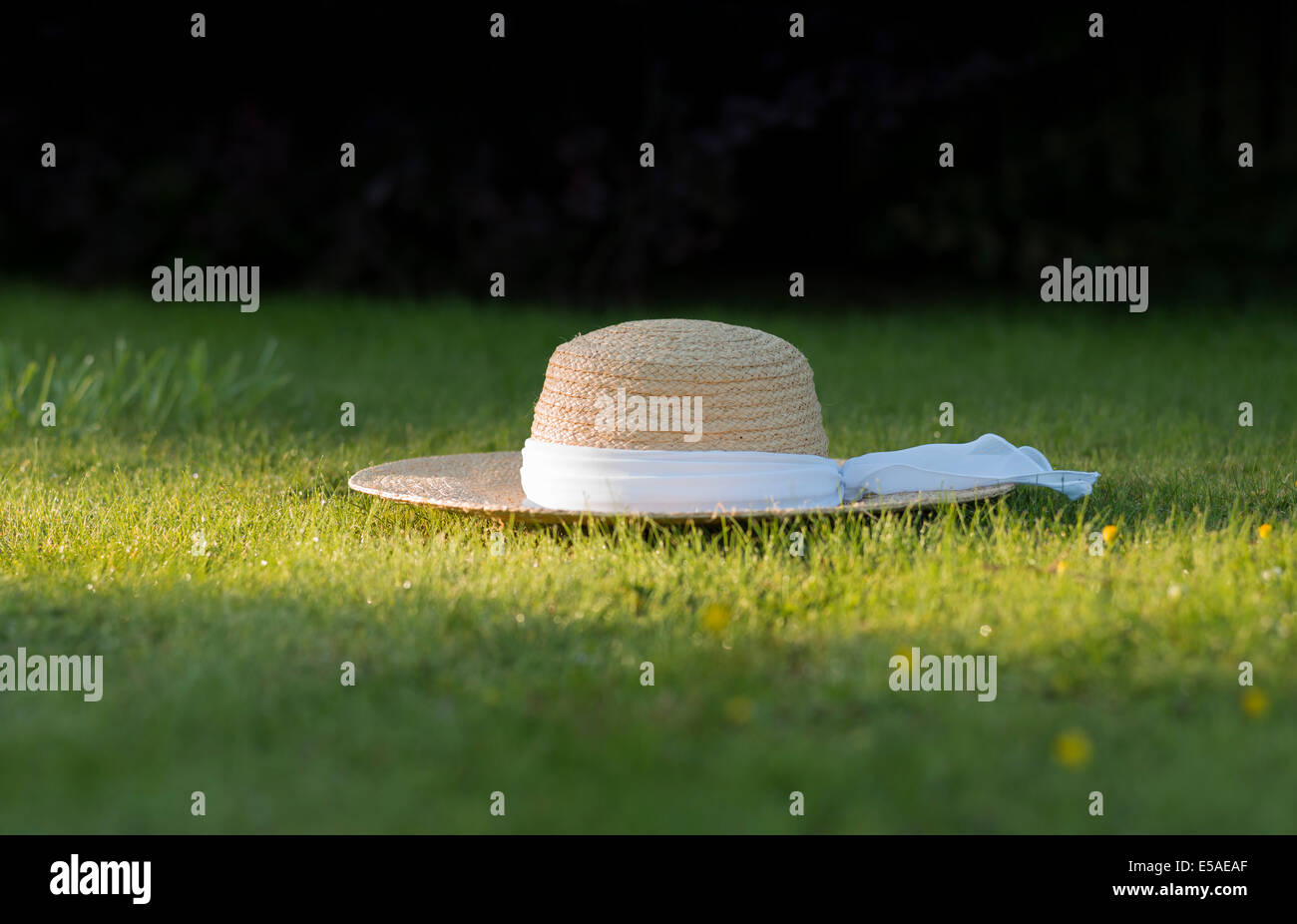 Light summer hat hi-res stock photography and images - Alamy