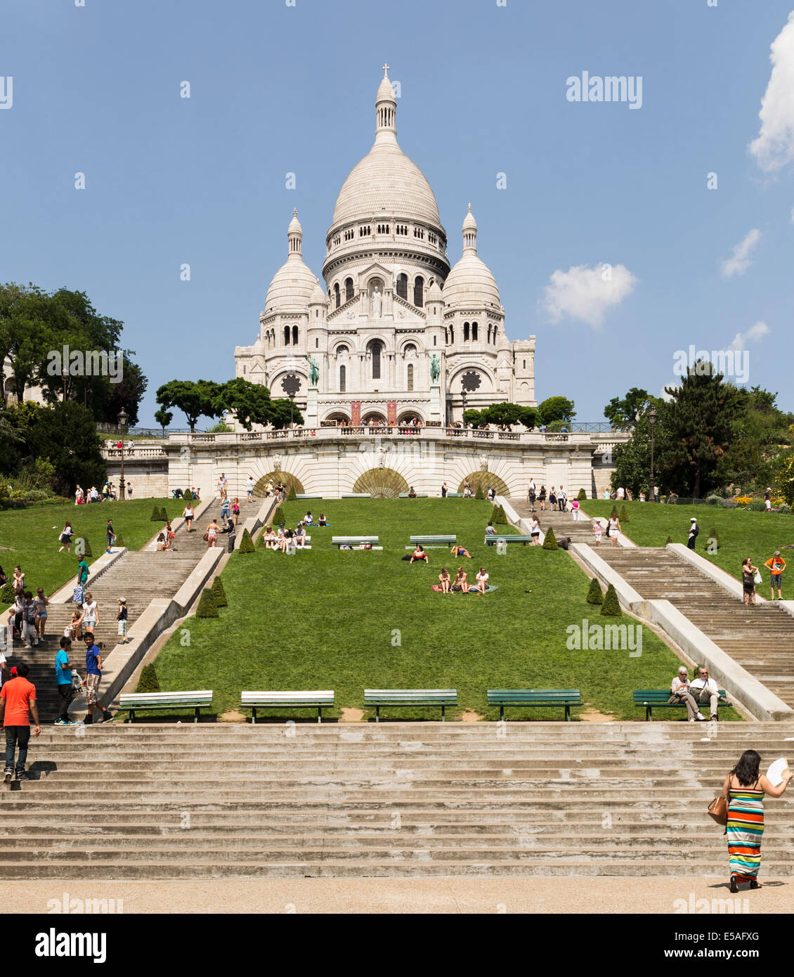 Paris, France. 24th July, 2014. Tourist enjoy the warm weather and sit ...