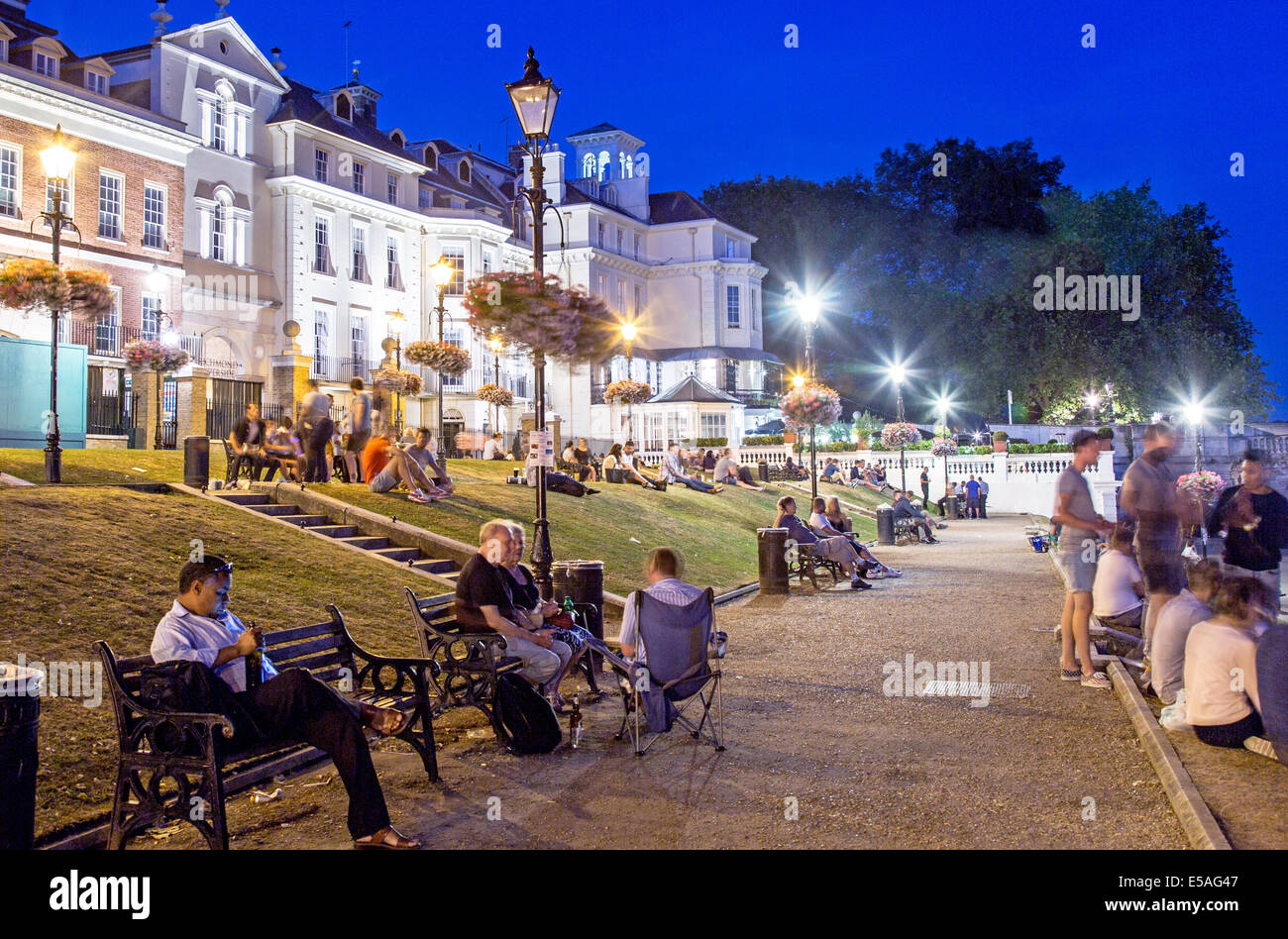 Richmond riverside at night hi-res stock photography and images - Alamy
