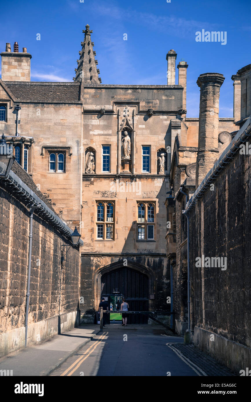 College entrance hi-res stock photography and images - Alamy