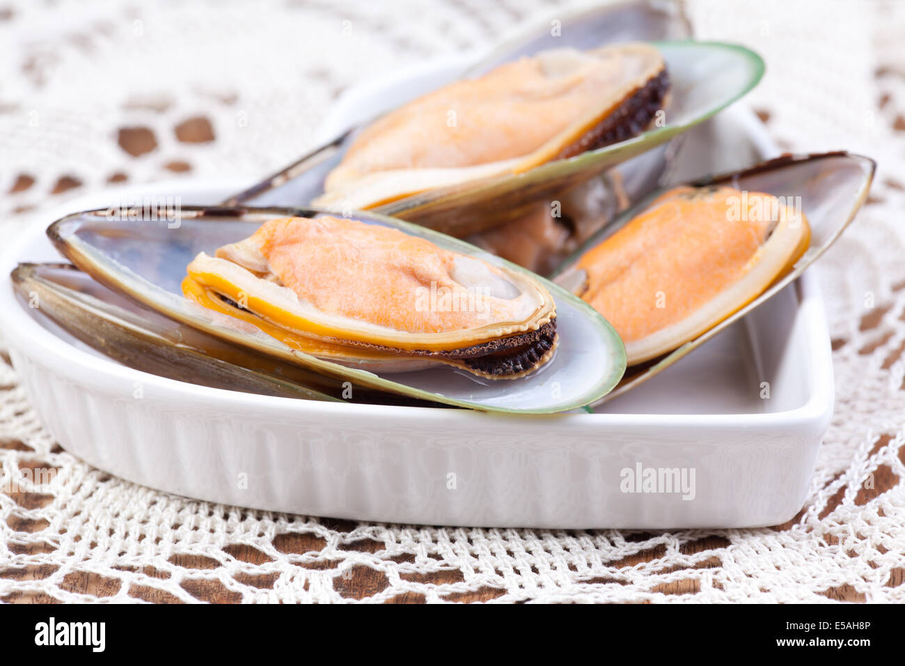 green mussels in heart shape plate Stock Photo - Alamy
