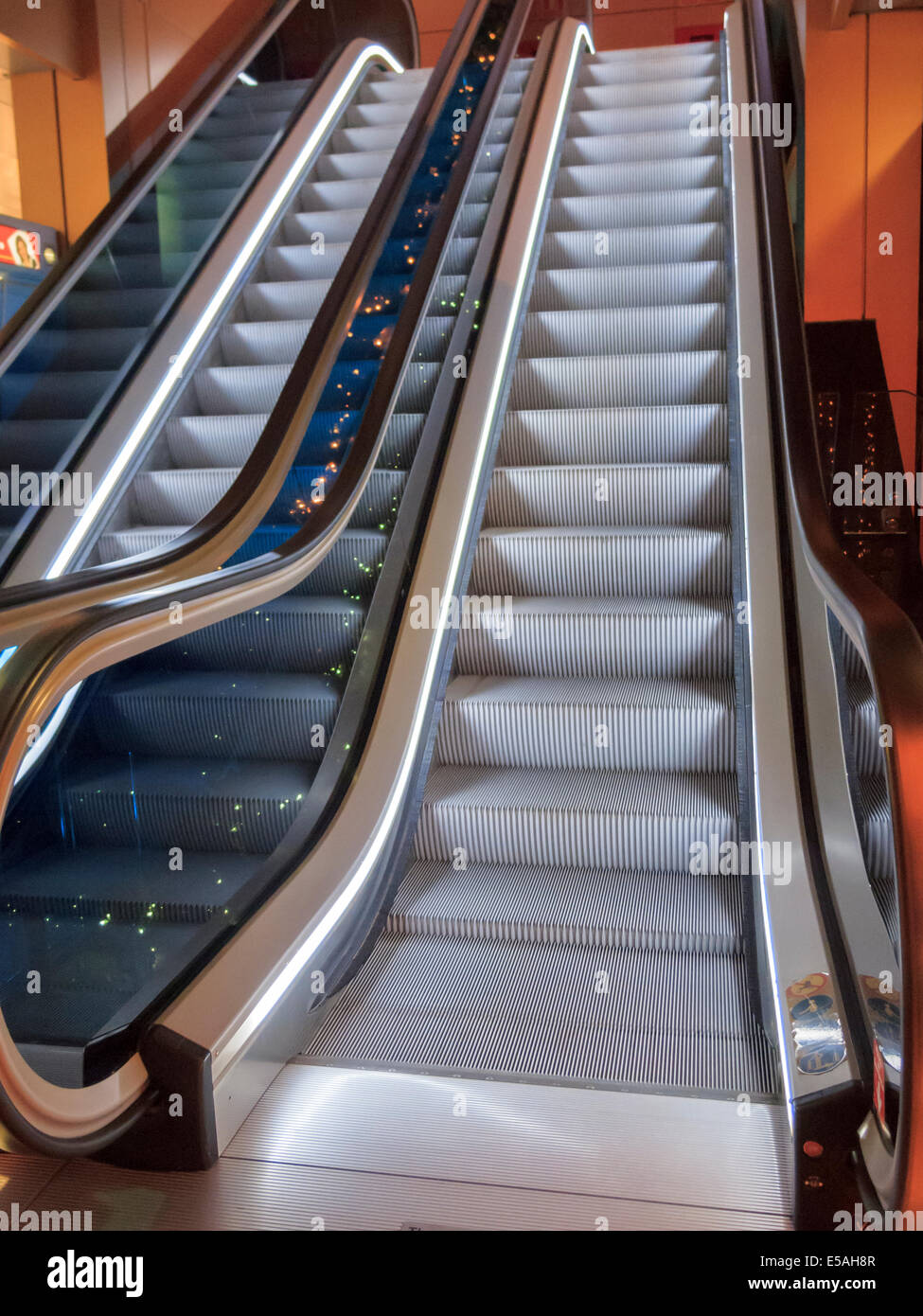 Vertical escalator hi-res stock photography and images - Alamy