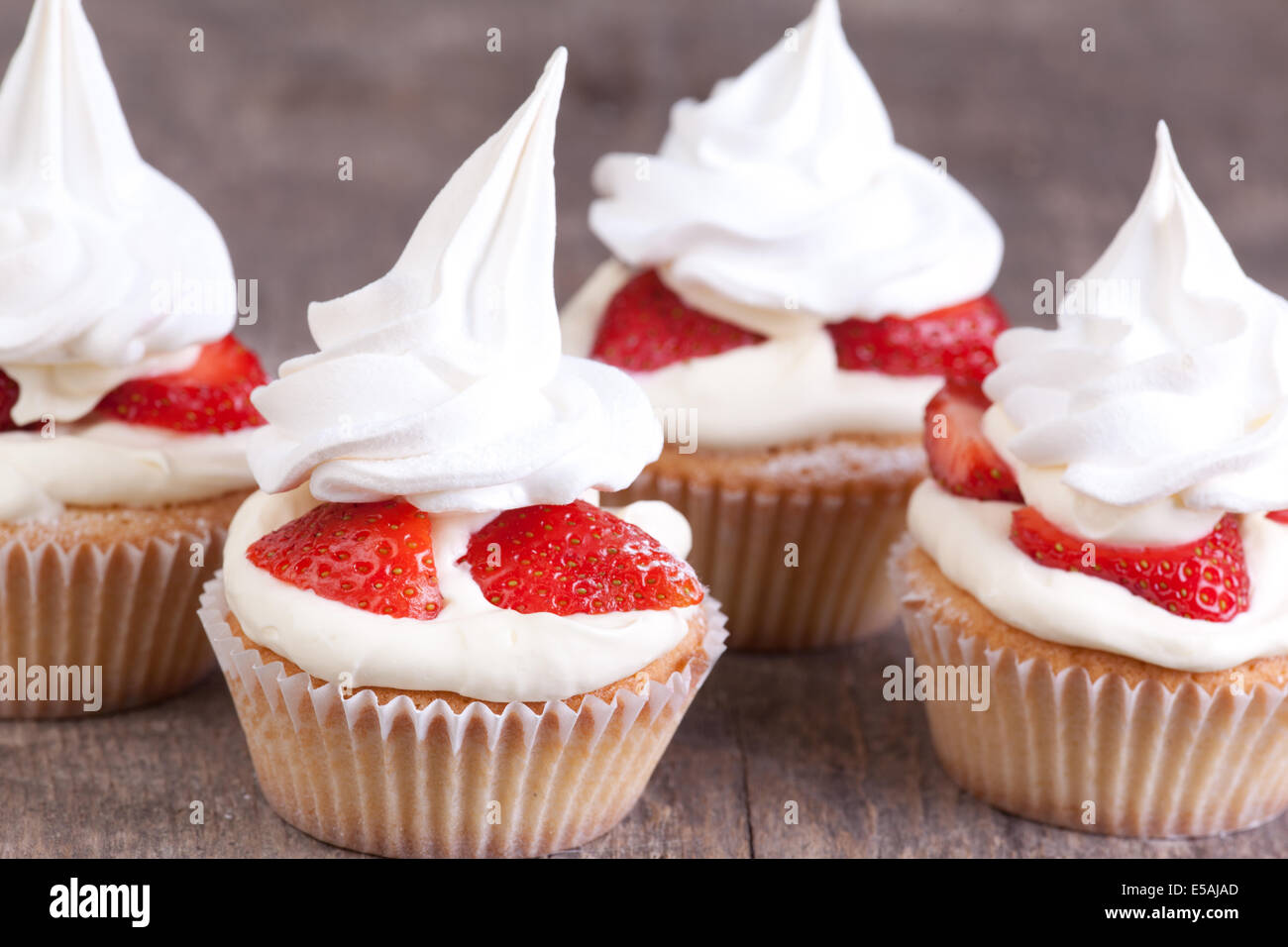 horizontal picture of pavlova cupcakes Stock Photo - Alamy