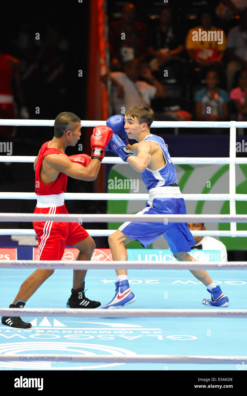 Mathew Martin (NRU, red) and Michael Conlan (NIR, blue) boxing during ...