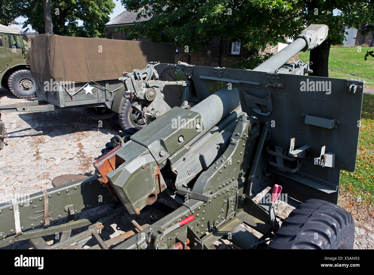 25 pounder pound howitzer artillery gun on the parade ground at Tilbury ...