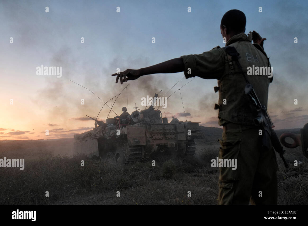 Idf israel soldiers tank hi-res stock photography and images - Alamy