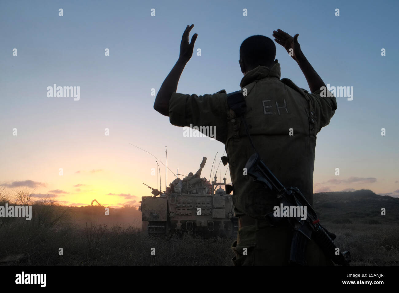 Idf israel soldiers tank hi-res stock photography and images - Alamy