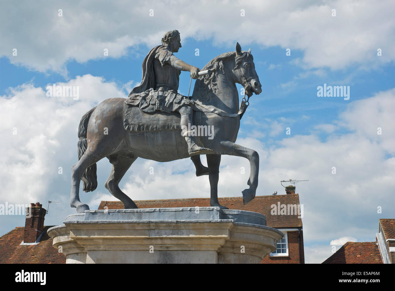 King william iii statue petersfield hi-res stock photography and images ...