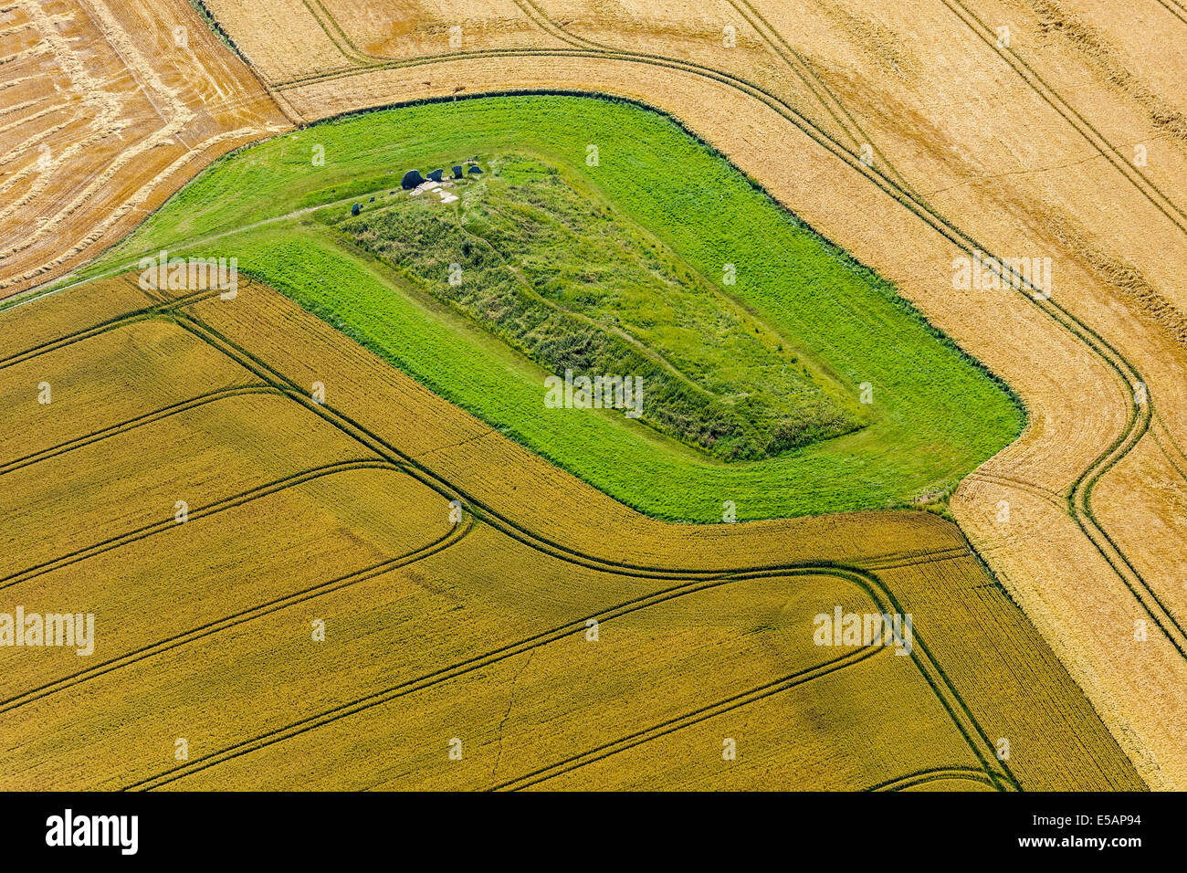 Aerial view of West Kennett Long Barrow, Wiltshire, UK. JMH6184 Stock ...