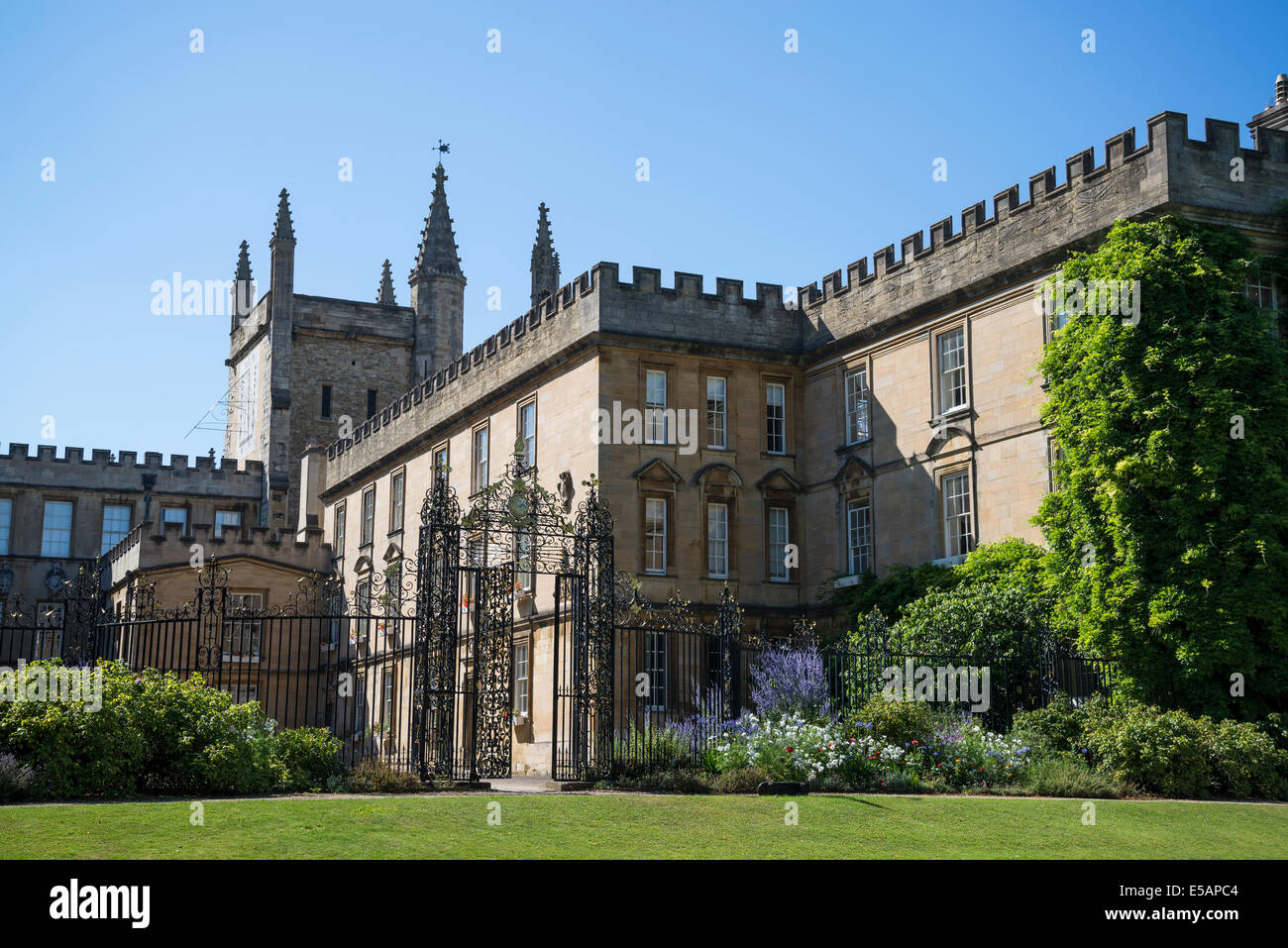 New college oxford garden hi-res stock photography and images - Alamy