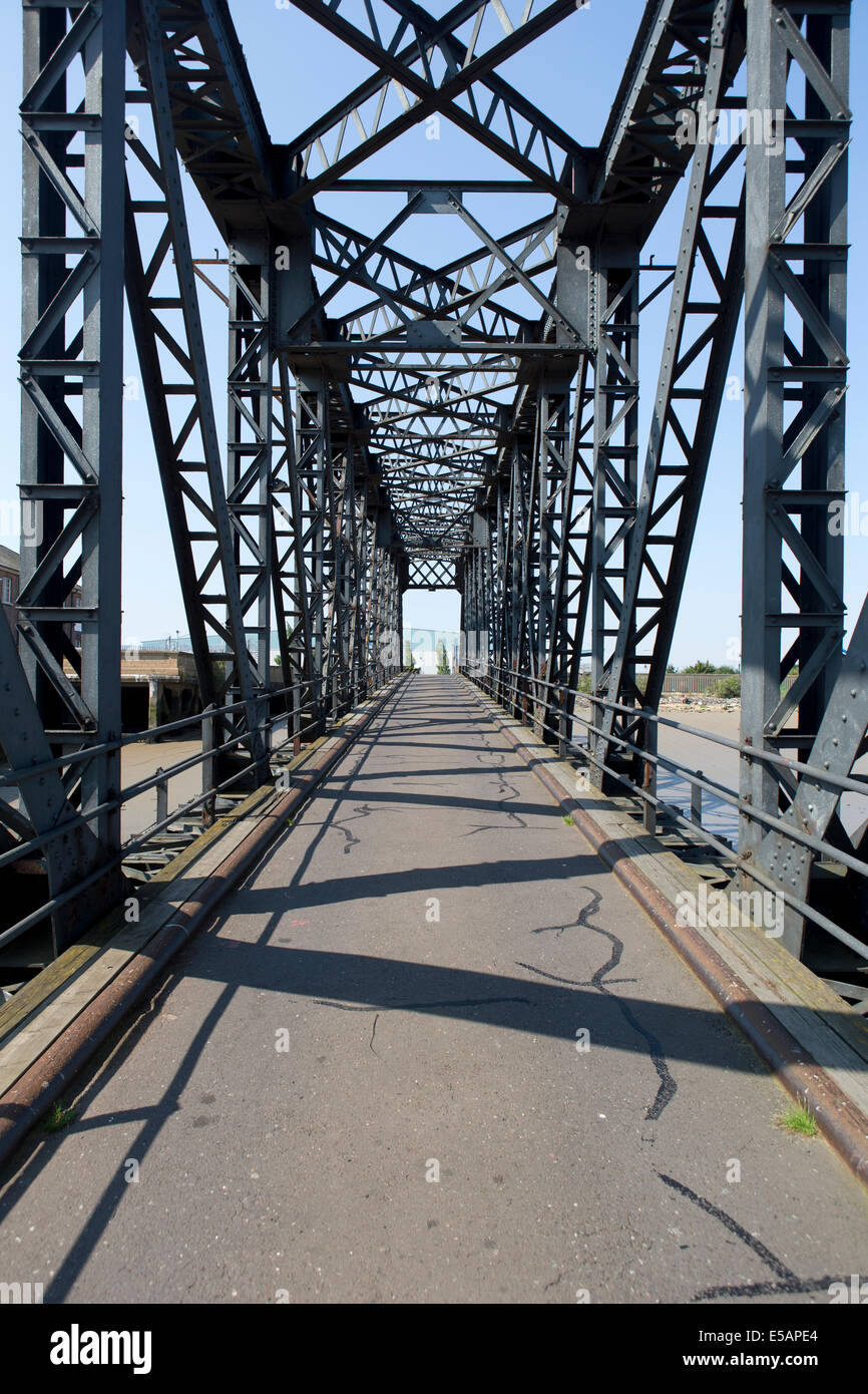 Tilbury Landing Stage Access Bridge. A Multiple Kingpost Truss Bridge ...