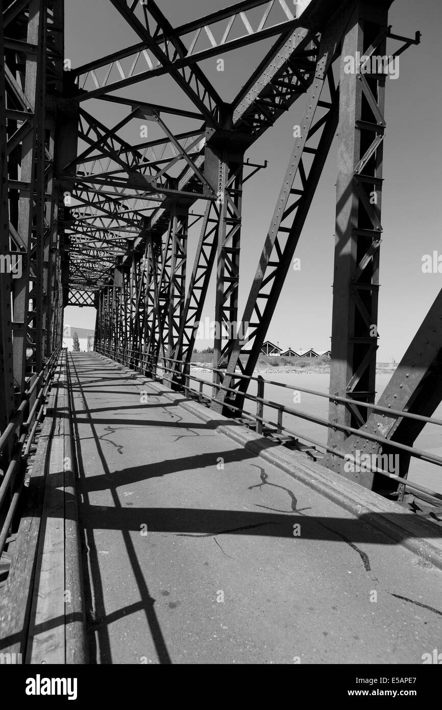 Tilbury Landing Stage Access Bridge. A Multiple Kingpost Truss Bridge ...