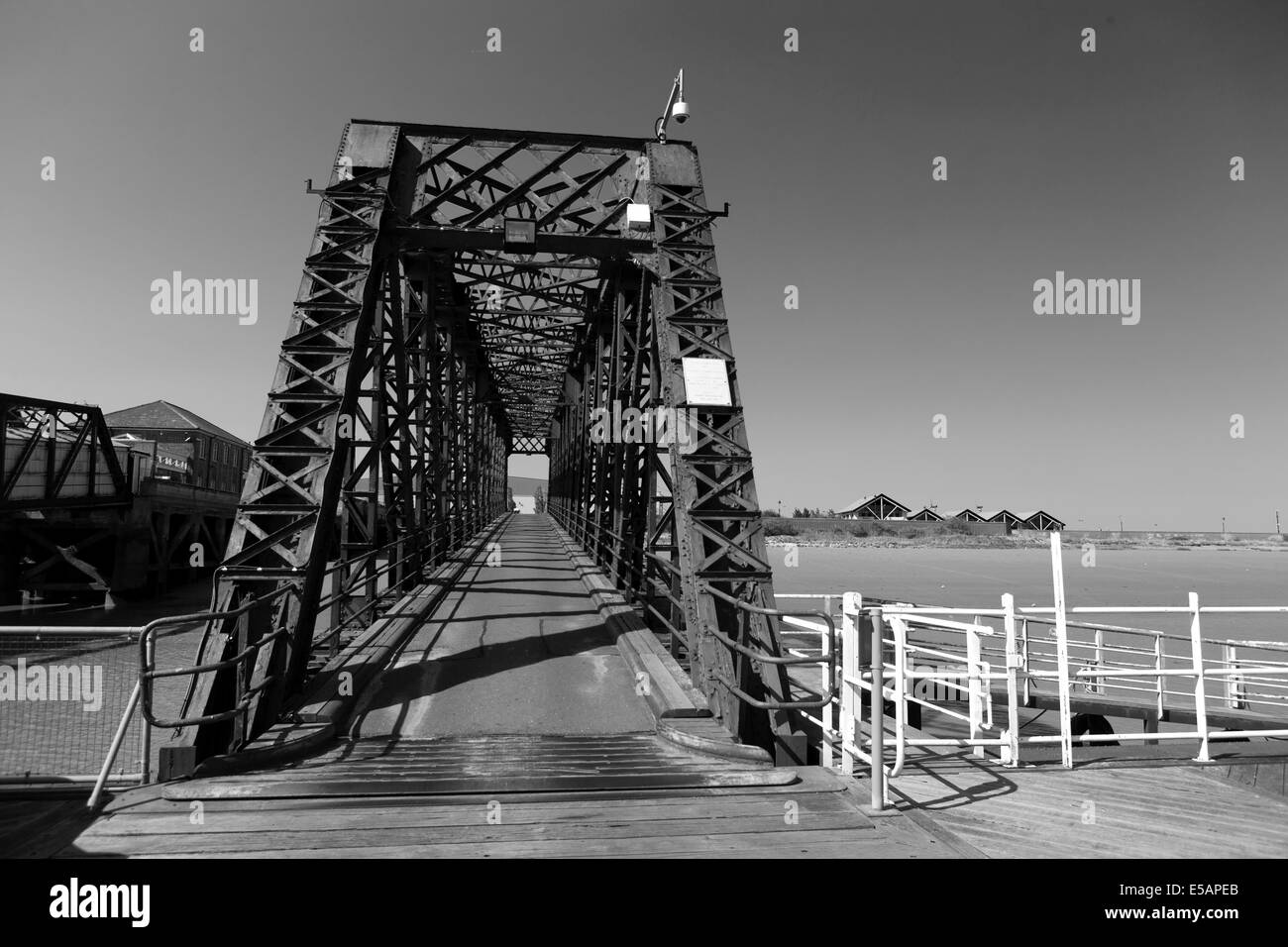 Tilbury Landing Stage Access Bridge. A Multiple Kingpost Truss Bridge ...