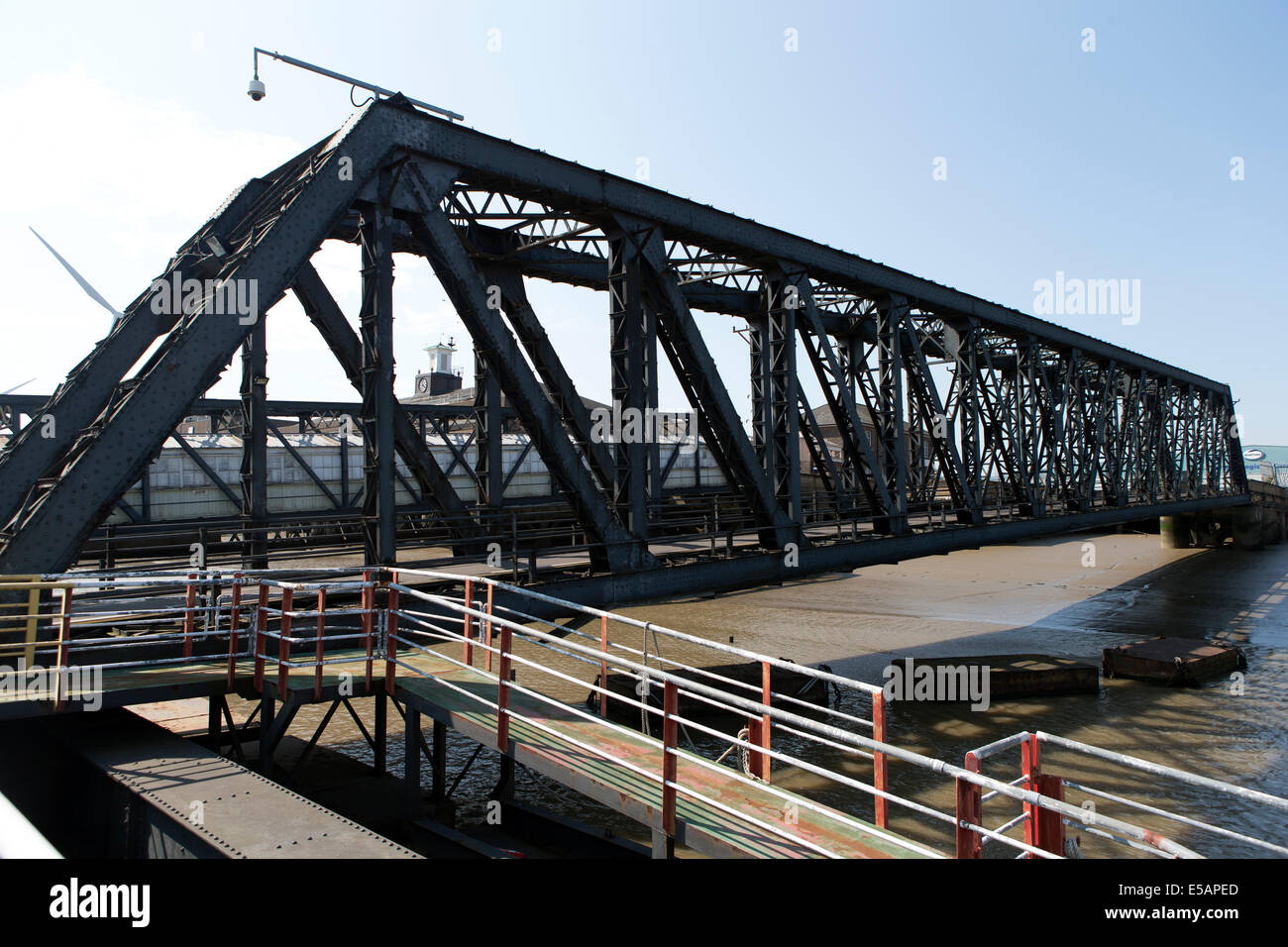 Multiple king post truss hi-res stock photography and images - Alamy