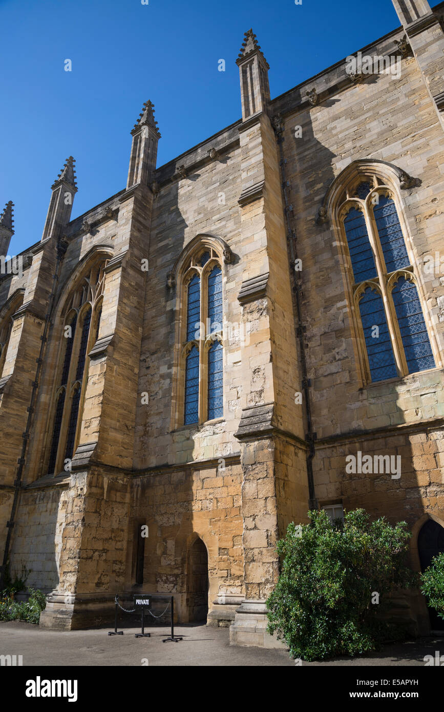 College house exterior hi-res stock photography and images - Alamy