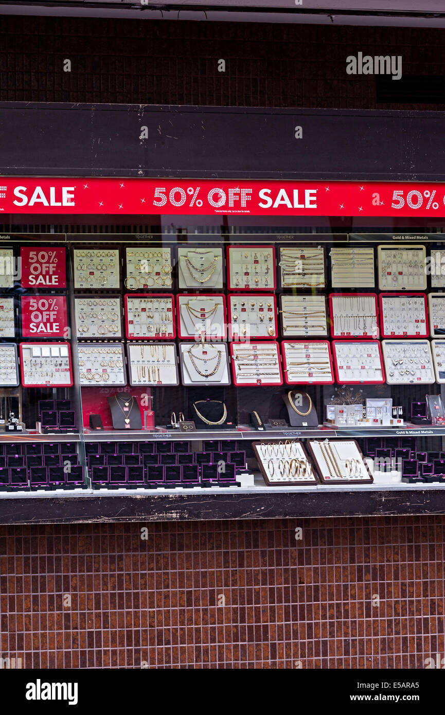 H samuel jewellery store hi-res stock photography and images - Alamy