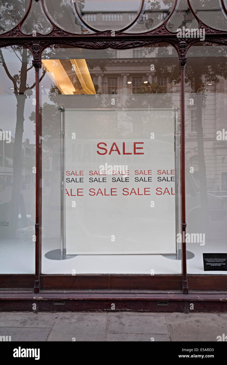 Sale sign window Nottingham Stock Photo - Alamy