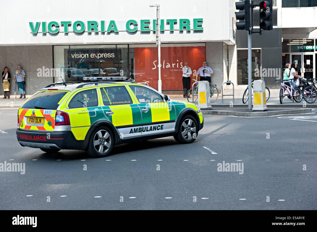 first responder ambulance paramedic skoda Octavia estate car Victoria ...