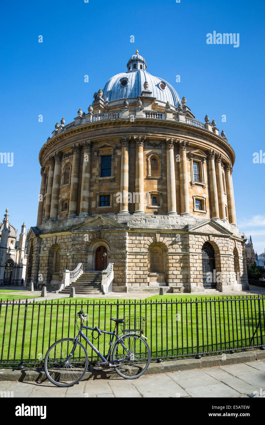 Radcliffe Camera, designed by James Gibbs in neo-classical style houses ...