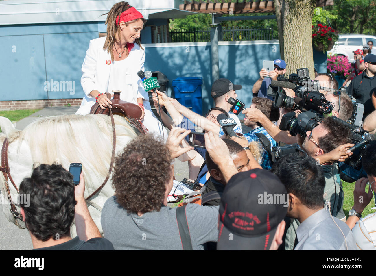 Sarah thompson hi-res stock photography and images - Alamy